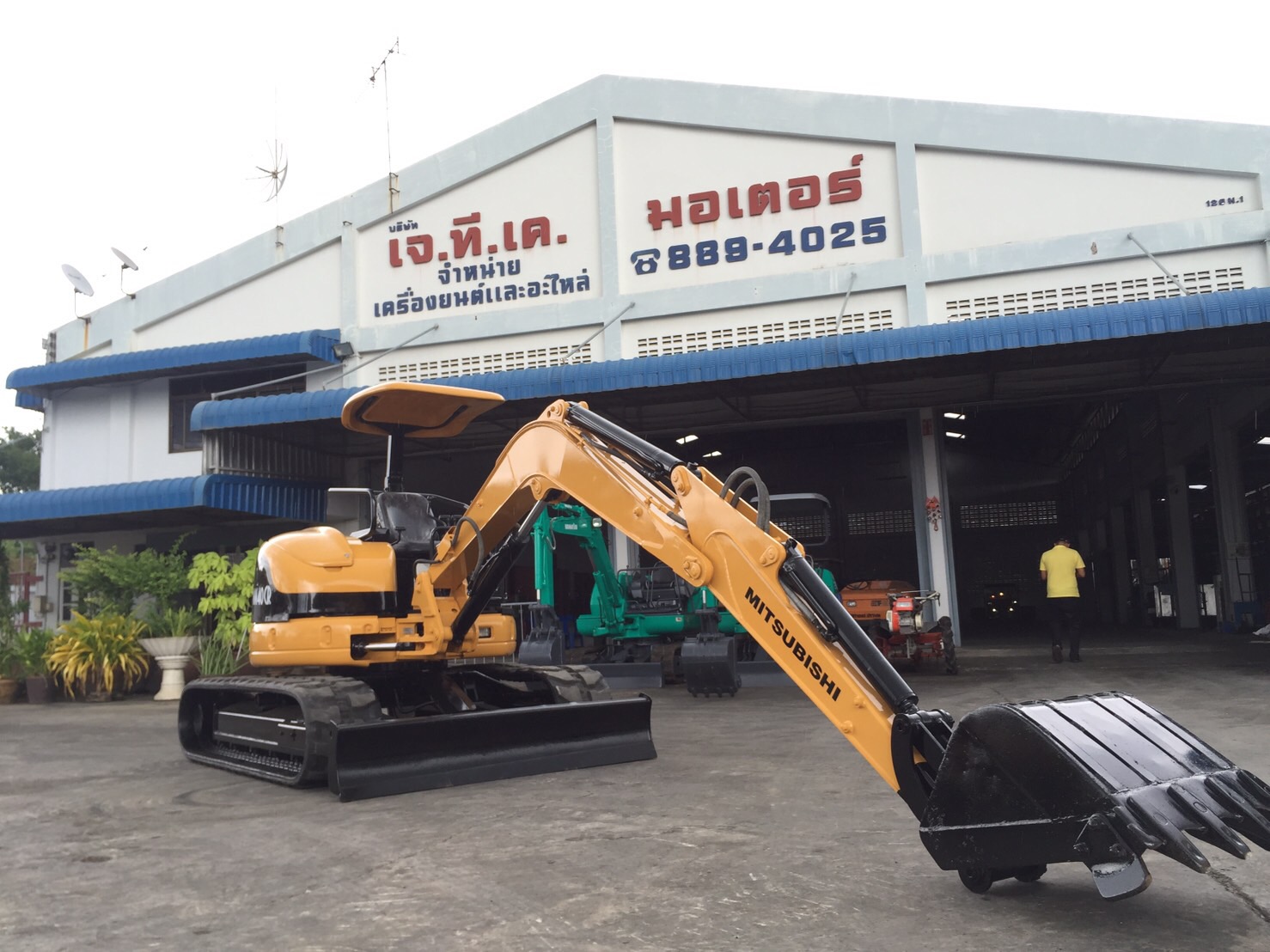 หจก. เอ.บี.จี. กรุ๊ป : รถขุด Mitsubishi MM40CR