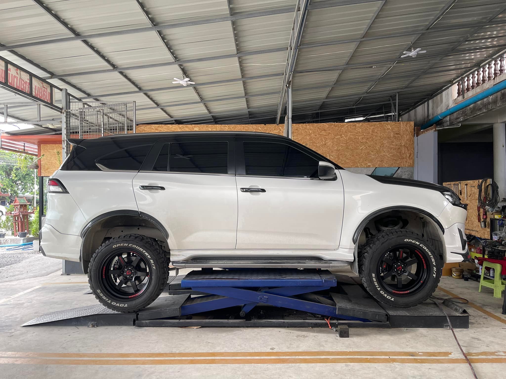 PRODUCT Toyota Fortuner American Offroad ทรงเมกา : Wolf American ...